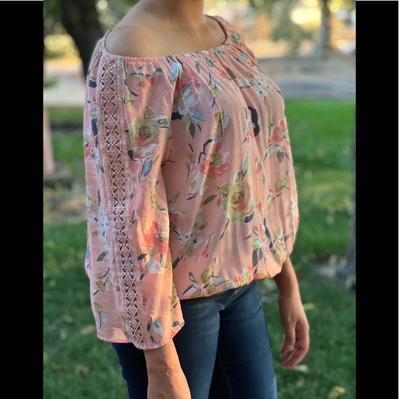 Hope & Harlow | Tops | Hope Harlow Off The Shoulder Floral Blouse ...